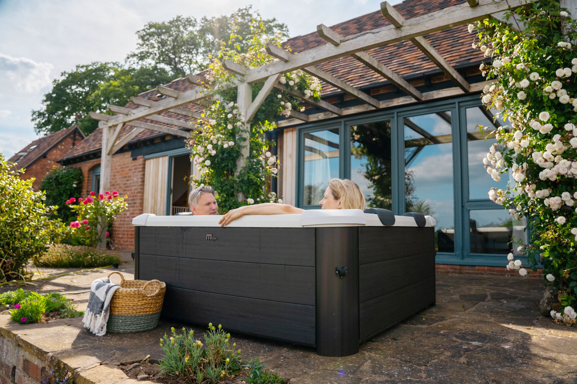 MSpa Whirlpool OSLO PLUS 2026 XXL 180 x 180 cm - inkl. WiFi, LED, UVC ...